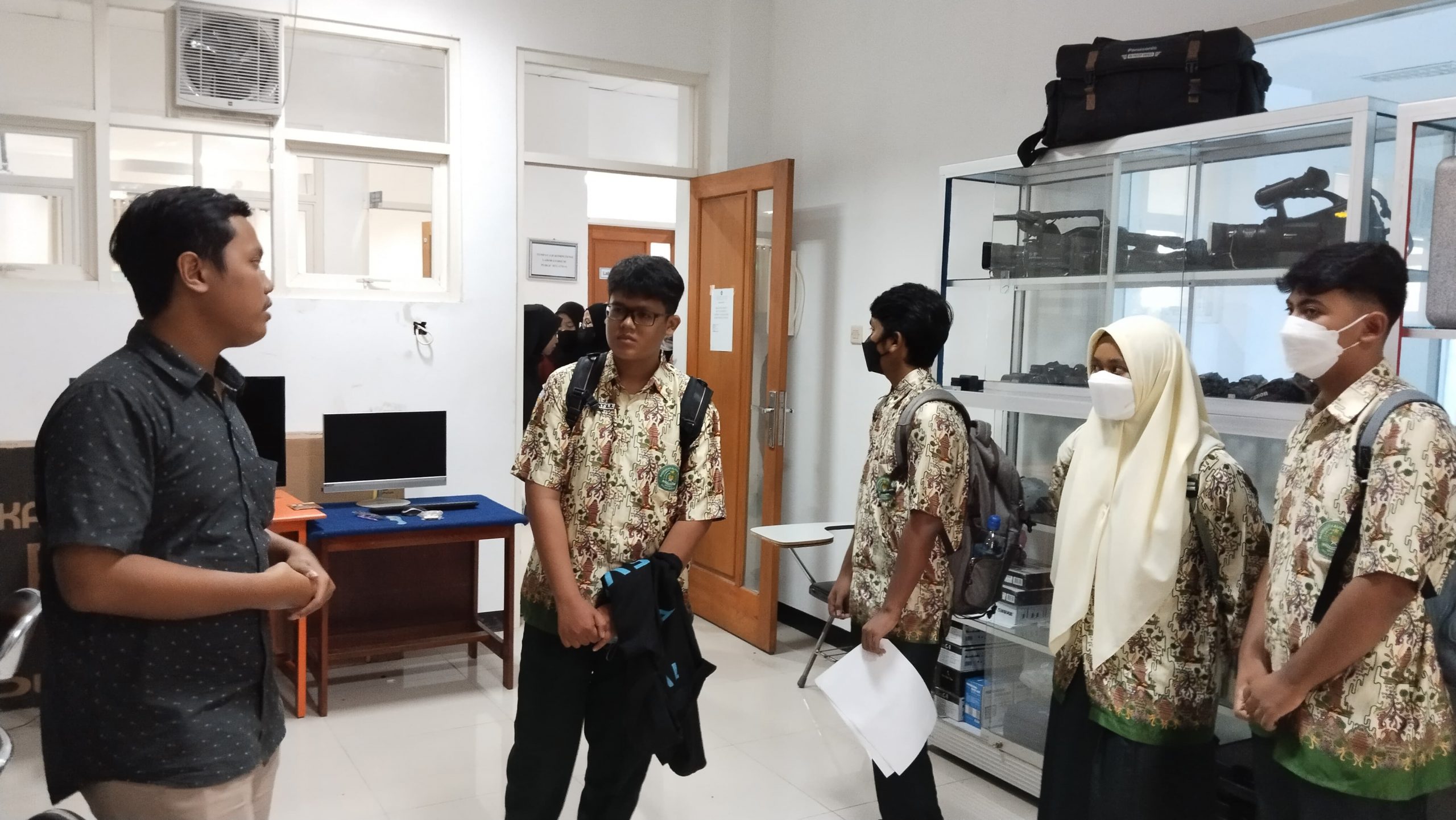 Laboratory Visit Dengan MAN 1 Mojokerto - Ikom Mbois