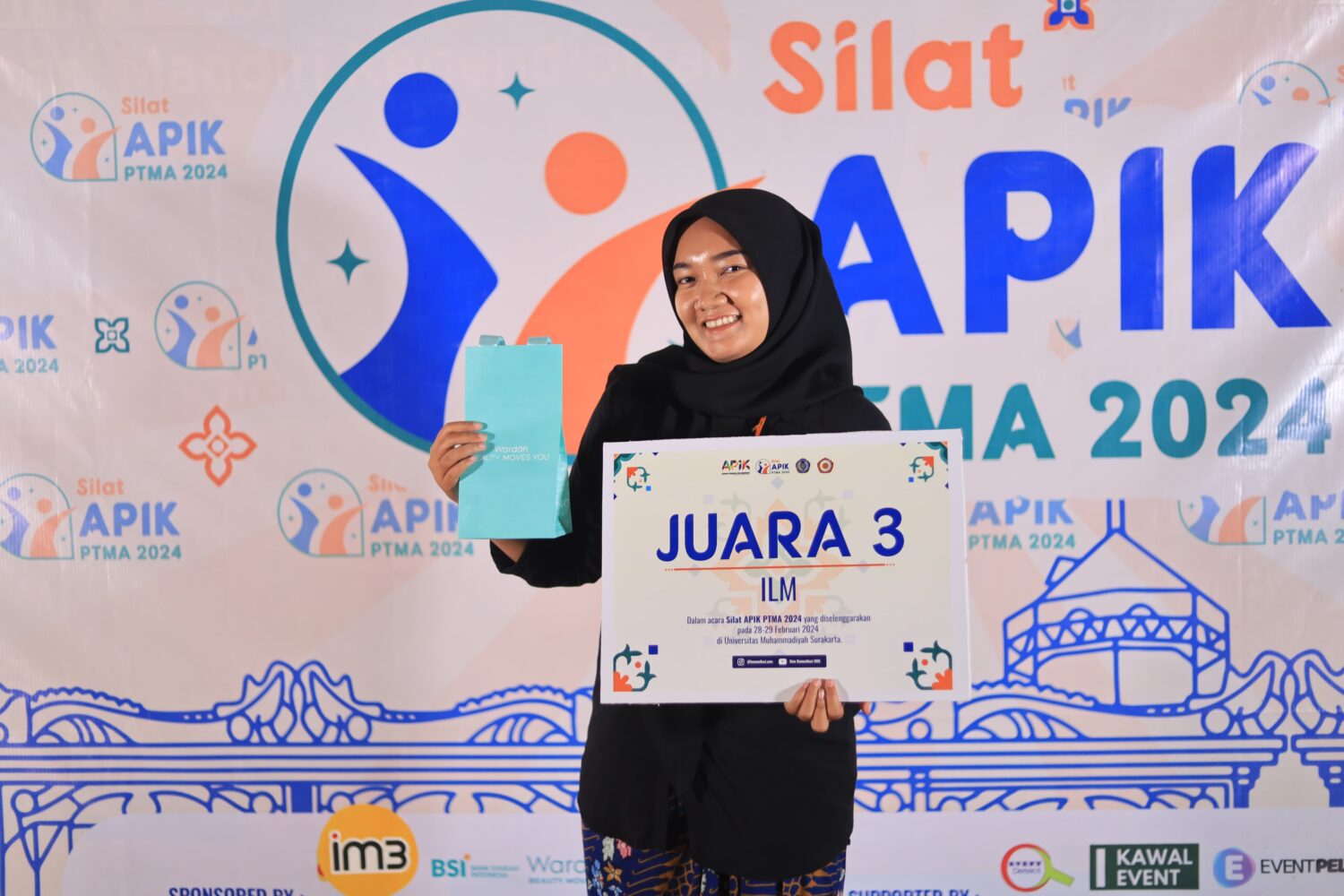 Melampaui Batas : Mahasiswa Ikom Umsida Sabet 3 Kejuaraan di SILAT APIK PTMA 2024