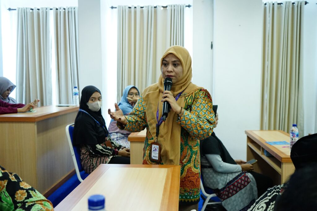 Dosen Ikom Paparkan Urgensi Media Sosial bagi Pendidikan 1