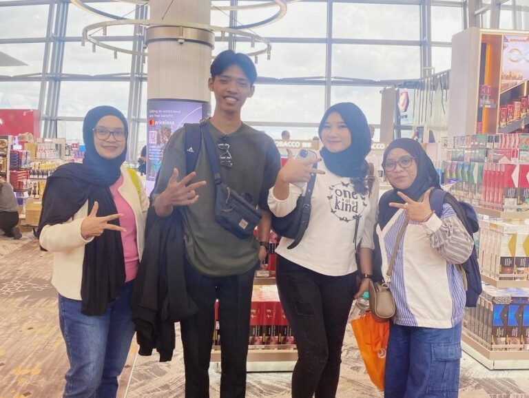 Dua Mahasiswa Ikom Umsida ikuti Aef 2025 di Malaysia